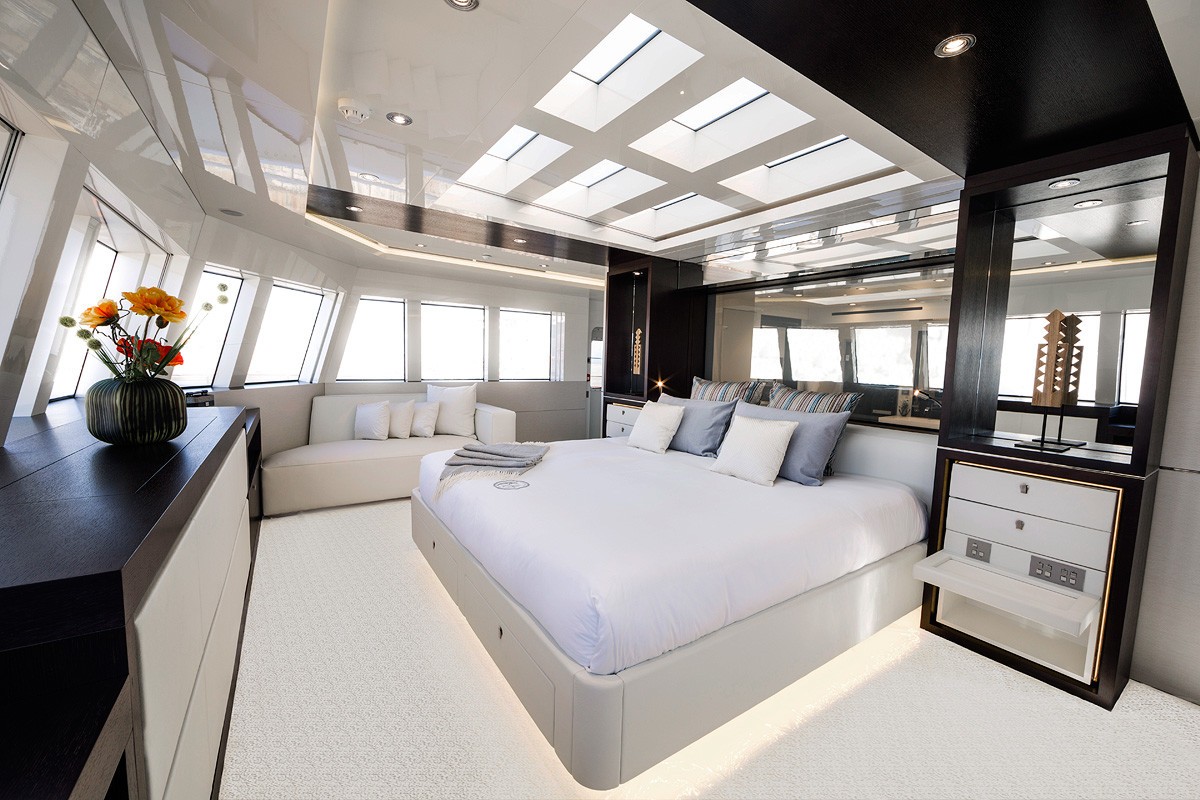 Yacht ENIGMA XK, Atlantic Refit Ctr. | CHARTERWORLD Luxury Superyacht ...